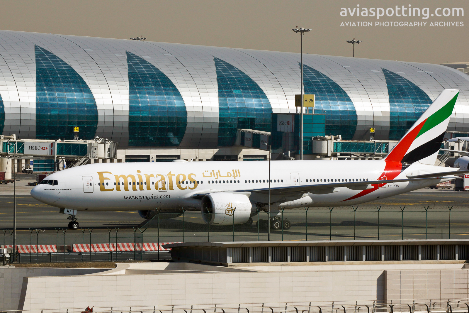 20160120a21-DXB: Dubai International Airport – aviaspotting.com