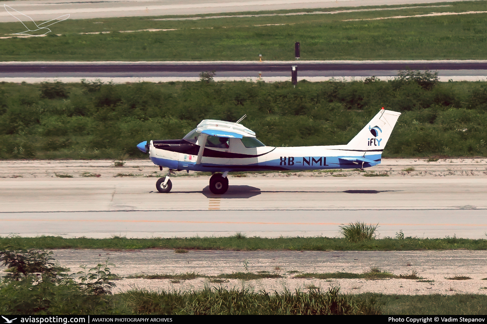 XB-NML Cessna152 iFly Escuela de Vuelo MID – aviaspotting.com